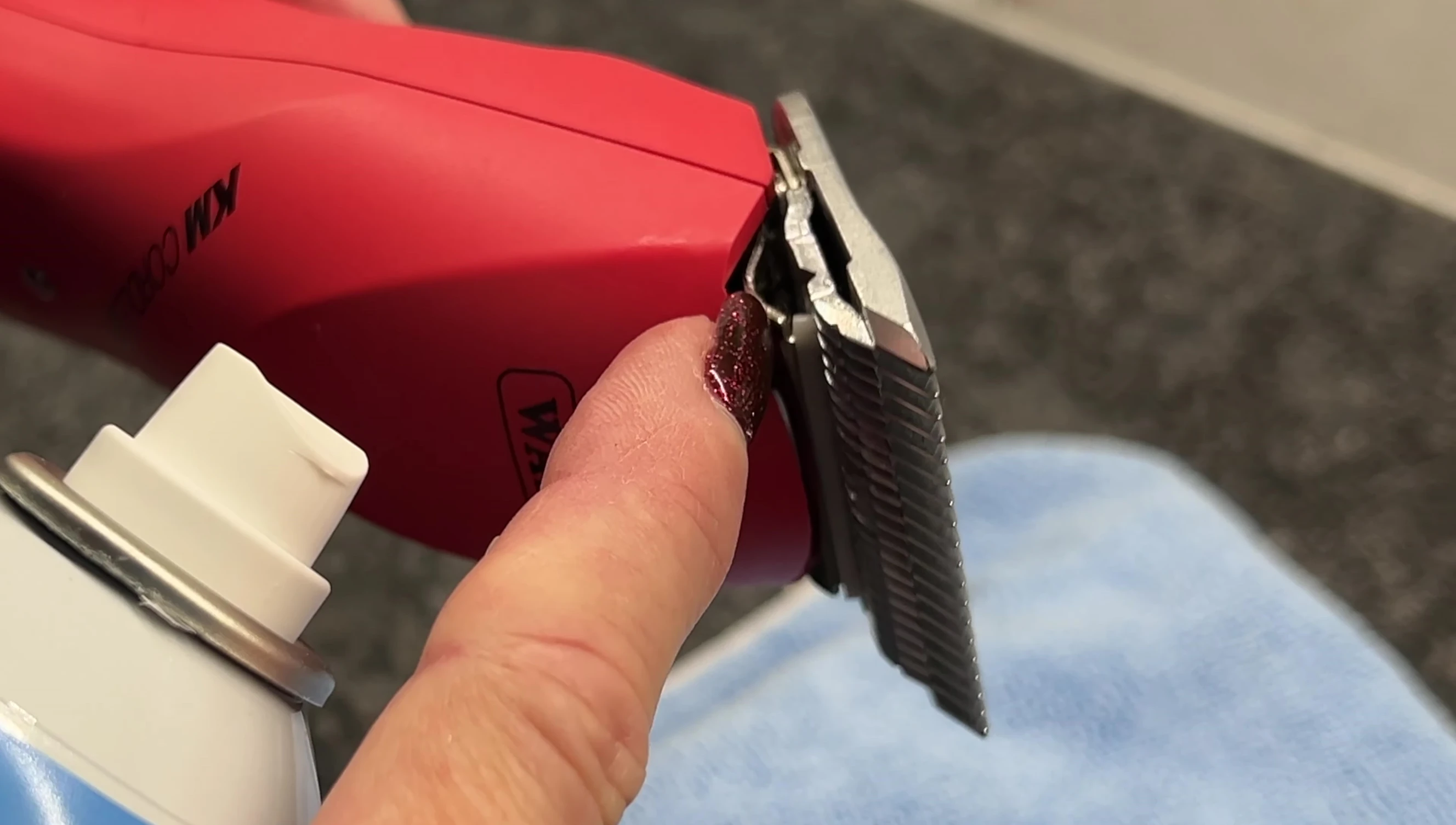 Ultimate Guide to Cleaning and Oiling Your Clipper Blades for a Smooth ...